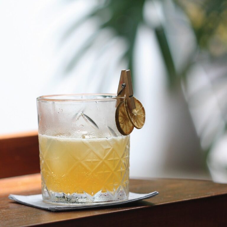 Cheers to Sri Lankan Spirit: The Arrack Sour Experience - recipeitor.com